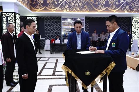 Kapolda Jabar Pimpin Pelantikan Dan Pengukuhan Pengurus Kab Kota Persatuan Bulutangkis Seluruh