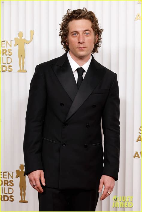 Jeremy Allen White Wins Best Male Actor In A Comedy Series For The