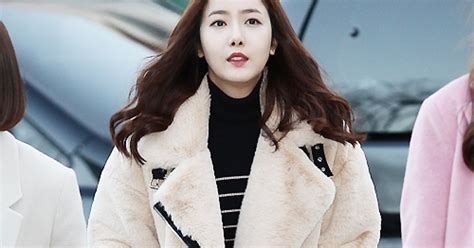 [포토엔]여자친구 신비 털코트로 무장하고 출근