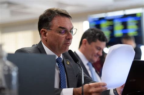 AGU pede que o STF rejeite queixa de Flávio contra Haddad por lembrança