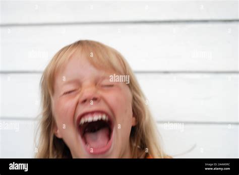 Wide Mouth Girls Telegraph