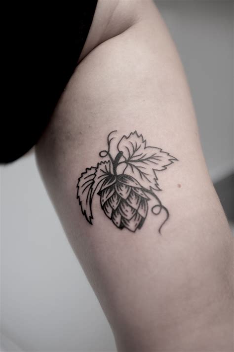 Épinglé par Quentin Rsw sur hops tatoo Tatouage Tatouage femme