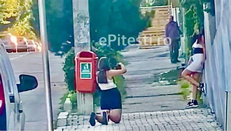 Imagini incendiare Ce fac aceste fete pe stradă întrece orice