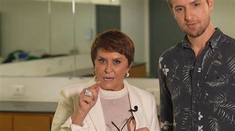 Márcia Sensitiva responde perguntas de paranaenses Estúdio C Rede Globo