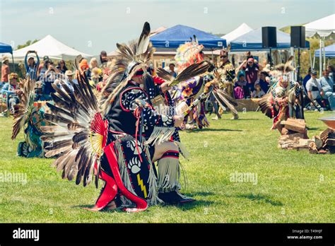 Native American Male Dancers At Pow Wow In Malibu California Stock Photo Alamy