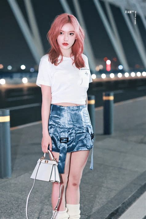 Nhan Sắc Nữ Diễn Viên 25 Tuổi Bị đưa Tin Là Nhân Tình Của Lương Triều Vỹ
