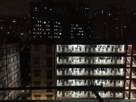 宿舍早早关了灯在宿舍里做了306宿舍来了一位家长大山谷图库