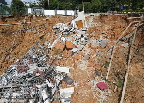 [gambar] Tanah Runtuh Di Maca Astro Awani