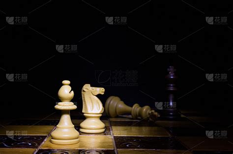 在棋盘上拍摄的象棋