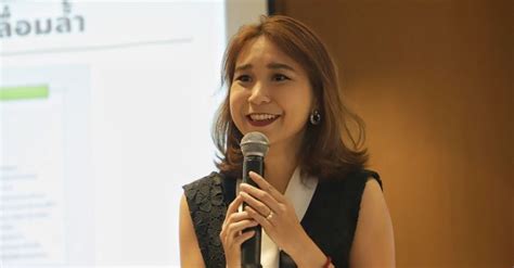 รวมรูปภาพของ ประวัติ ศิริกัญญา ตันสกุล ผู้หญิงที่เดินเคียงข้าง ทิม พิธา รูปที่ 8 จาก 12