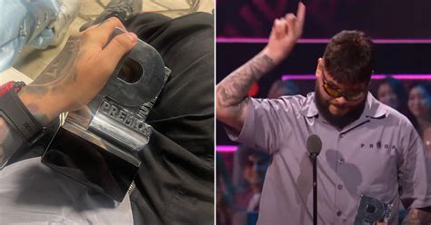 Farruko Gana Galardón En Premios Juventud Por Pepas Realmente No