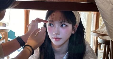 에스파 카리나 천사 같은 순백의 잠옷 자태