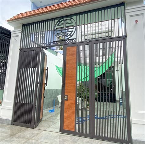 Mẫu Cổng Sắt 4 Cánh Phối Nhôm Lamri Vân Giả Gỗ Mã Số Cl 0101