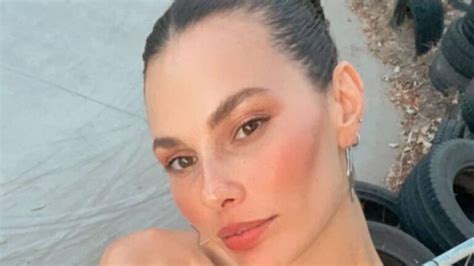 Dayane Mello Completamente Nuda La Coprono Solo I Capelli