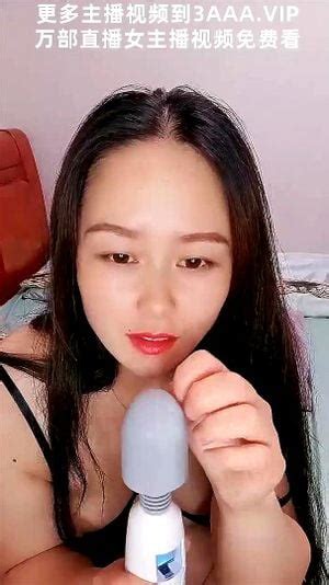 Watch 良家小骚妻深夜的放荡，全程露脸黑丝情趣睡衣，揉奶玩逼诱惑狼友，让大哥拿着道具捅骚穴，浪叫不止表情好骚直播 中国 国产 直播