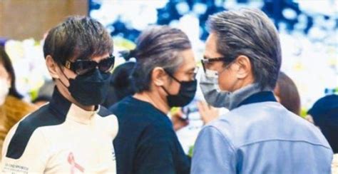 包小柏为22岁爱女举办追思会，与大哥二哥抱头痛哭，包伟铭沉痛发声腾讯新闻