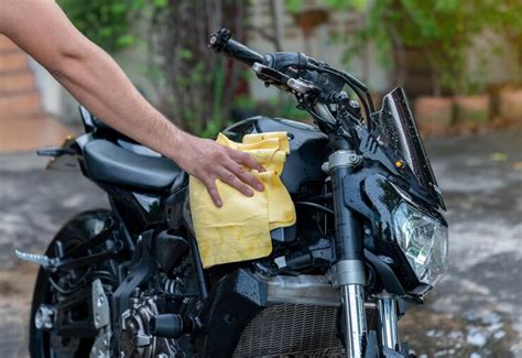 Cara Mencuci Motor Sendiri Di Rumah Dijamin Bersih