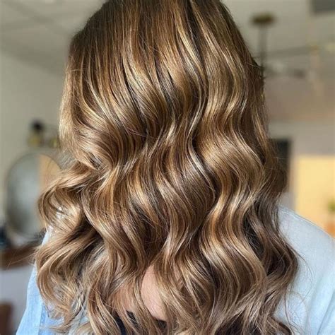 Brilla Como El Sol Con Las Mechas Doradas La Tendencia Del Verano