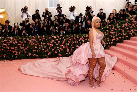 Super Freaky Girl Nicki Minaj Lança Prévia De Clipe Cor De Rosa Para