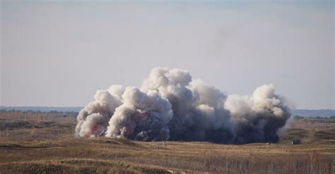 Вибухи у Криму 24 листопада поблизу Джанкоя після серії вибухів загорілася військова частина