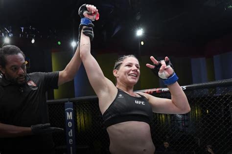 Karol Rosa traça meta rumo ao título peso galo do UFC