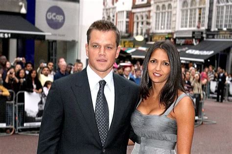 Matt Damon Married Barmaid With A Young Daughter 20