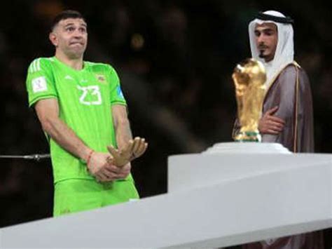 Qué Sanción Podría Recibir Dibu Martínez Por Su Gesto Con El Premio A