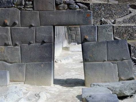 piedras megalíticas en Baalbeck Puma Punku Machu Pichu Sacsayhuamán