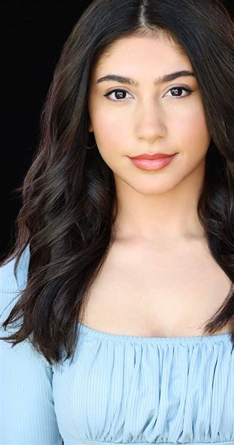 Isabella Ferreira Scrolller