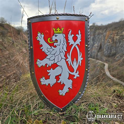 STŘEDOVĚKÝ ŠTÍT Český lev kov ruční práce Drakkaria