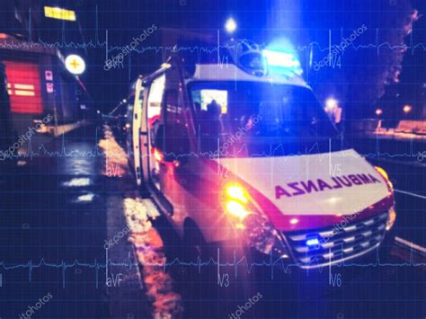 Doble Exposici N De Un Compartimento De Conducci N De Una Ambulancia Y ECG