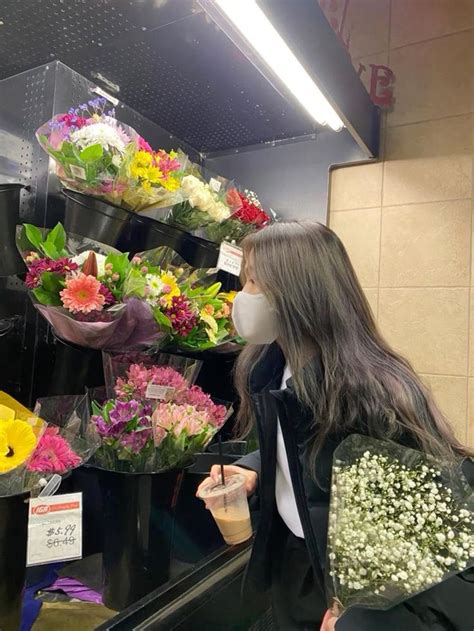 Pin by Sa sa on Ghim của bạn Aesthetic girl Pretty flowers Flower