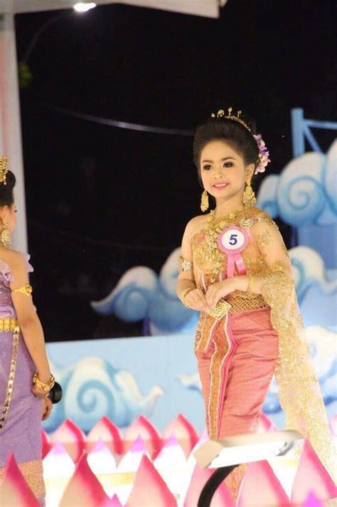 ชุดประกวดนางนพมาศเด็กน้อยจร้าาา ร้านลูกไม้เลื่อม