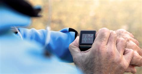 what is the difference between wearable computing and mobile computing