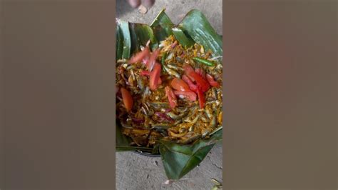 মাটির চুলায় কলা পাতায় ছোট মাছ চচ্চড়ি 😋 Viral Foryou Trend Trending Youtube