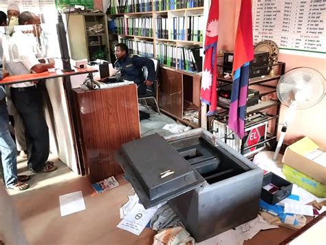 झापाका सहकारीमा रोकिएन चोरीका घटना गौरादहमा एकै रात दुई वटामा चोरी