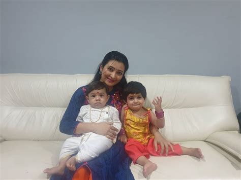 Kgf Star Yashs Daughter Ayra Looks Cute As A Button In Yellow As She