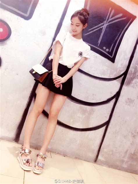 Xu Jiaqi Feet