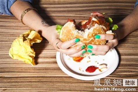 熬夜加班需补充能量推荐4类健康加餐食物 熬夜 食物选择 凤凰健康