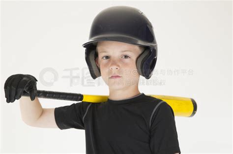 棒球高清图片 年轻男孩棒球运动员把球棒放在肩上 年轻男孩棒球运动员把球棒放在肩上图片免费下载 5149993722 千图网Pro