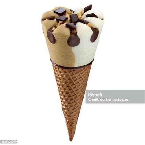 白い背景にアイスクリームチョコレートコーンを切り取る アイスクリームコーンのストックフォトや画像を多数ご用意 アイスクリームコーン