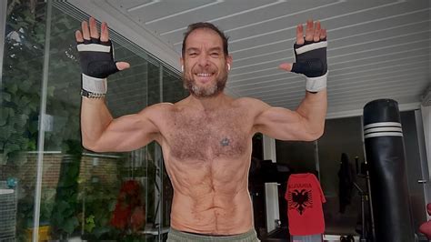 54 años sin hacer abdominales YouTube