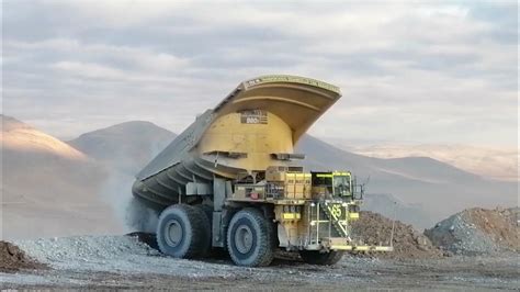 Camión Minero Komatsu 980e Descarga Youtube