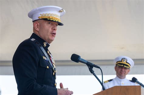 Why The Top Marine General Doesnt Wear The Commandants Cover