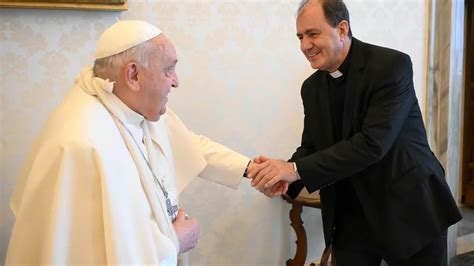 Papa Francisco de 88 años sufre caída en su residencia