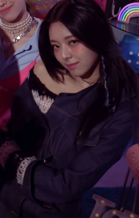 Pin On Itzy Itzy Anime Art