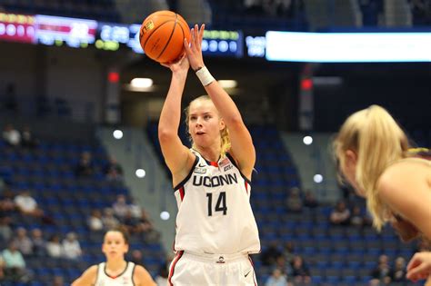 Dorka Juhász To Miss At Least Three Games With Broken Thumb The Uconn