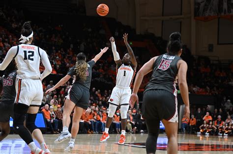 Washington State Rides Hot Shooting Fourth Quarter To A 63 56 Win Over