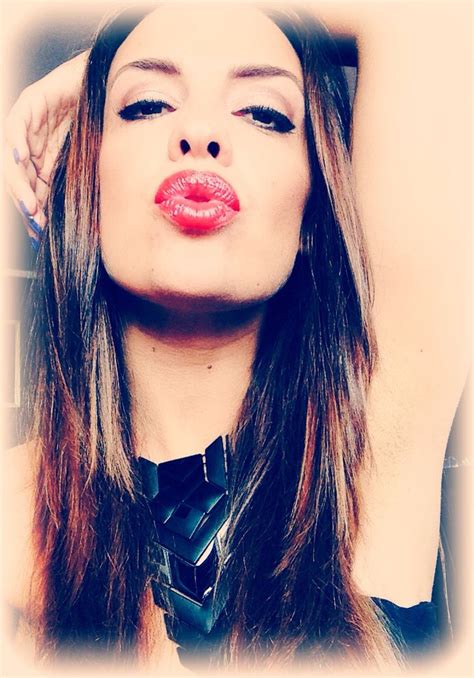 Kat Kiss Nose Ring