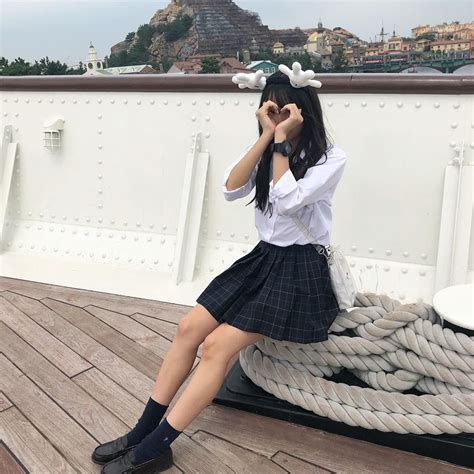 たま〜に高校時代が恋しくなるの。 制服ディズニー”で夢の世界に浸ってみる？｜mery